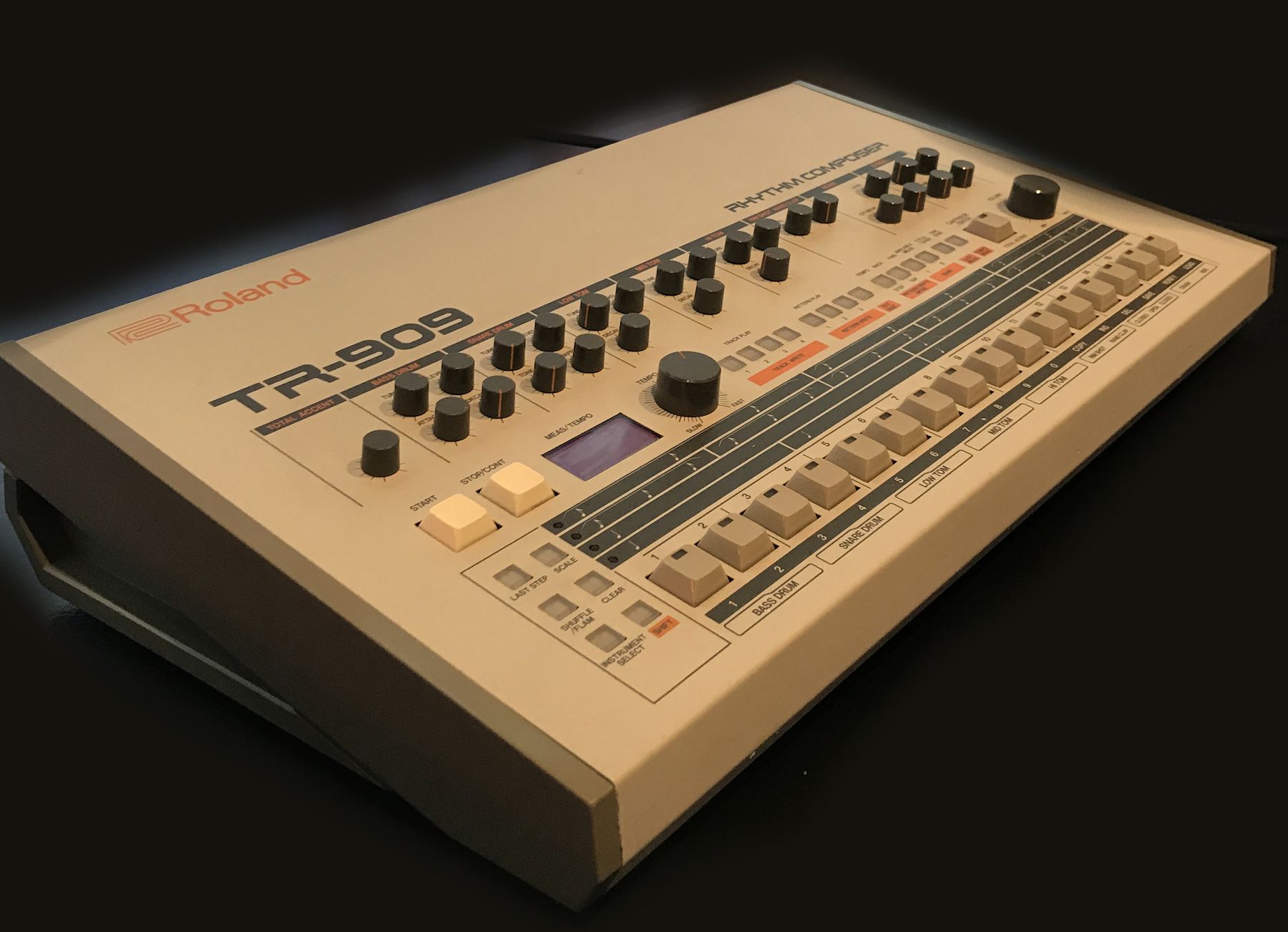 Synth Icons Roland TR 909 Drum Machine Ask Audio